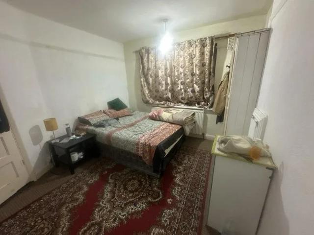 Room at Hyde Way, Greater London