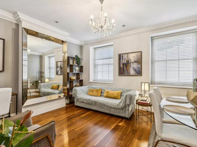 Apartment at Hyde Park Gardens, City of Westminster