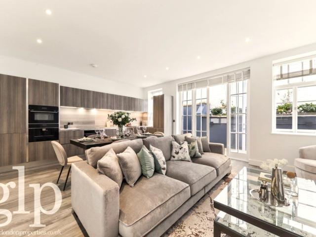 Apartment at Hyde Park Gardens Mews, City of Westminster