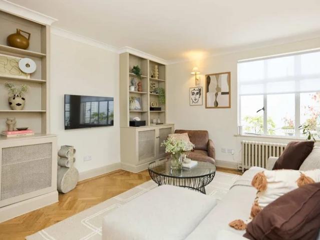Apartment at Hyde Park Gardens Mews, City of Westminster