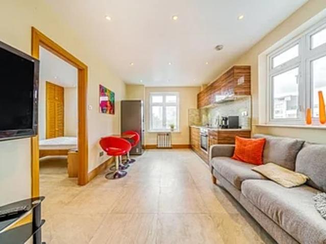 Apartment at Hyde Park Gardens Mews, City of Westminster