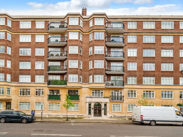 Apartment at Hyde Park Gardens Mews, City of Westminster