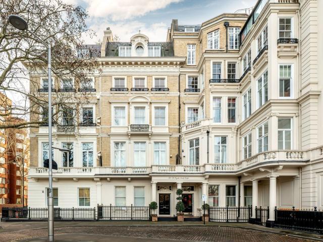 Apartment at Hyde Park Gate, Greater London