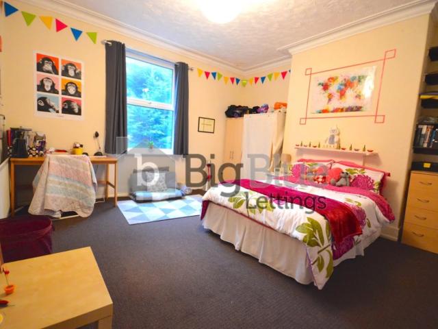 Apartment at Hyde Park Terrace, Leeds