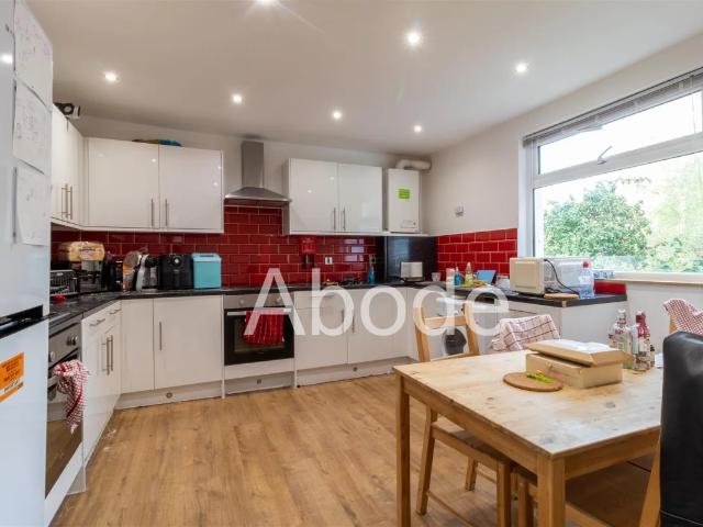 Apartment at Hyde Park Terrace, Leeds