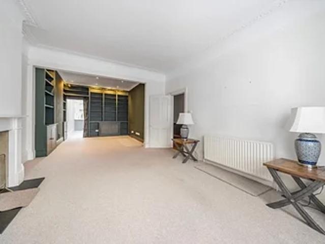 Apartment at Hydethorpe Road, Greater London