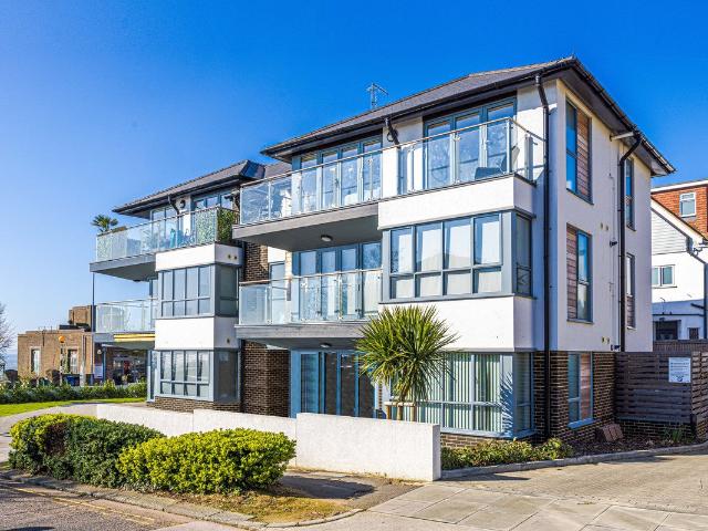 Apartment at Tintern Avenue, Southend on Sea