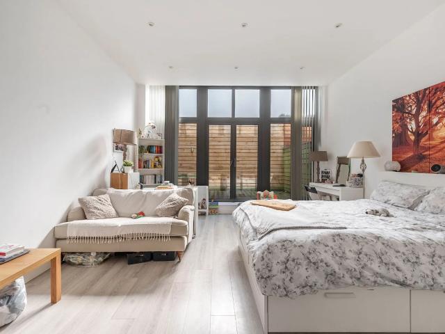 Apartment at Imperial Drive, Greater London