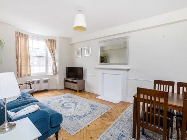 Apartment at Inverness Terrace, City of Westminster