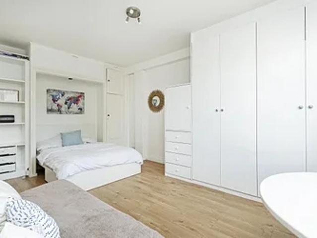 Apartment at Inverness Terrace, City of Westminster