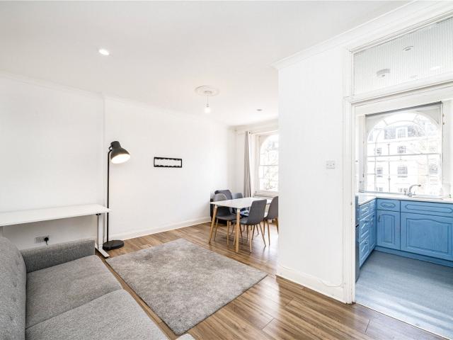 Apartment at Inverness Terrace, City of Westminster