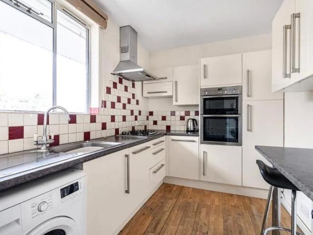 Apartment at Inverness Terrace, City of Westminster