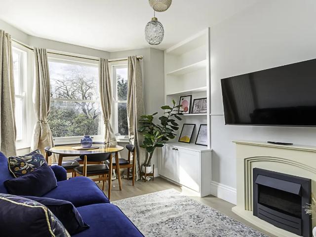 Apartment at Inverness Terrace, City of Westminster