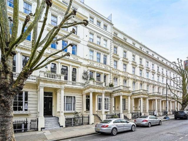 Apartment at Inverness Terrace, City of Westminster