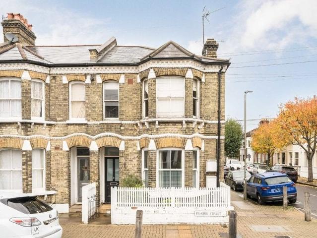 Apartment at Ingelow Road, Greater London