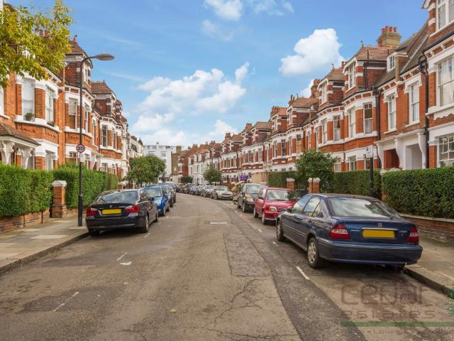Apartment at Inglewood Road, Greater London