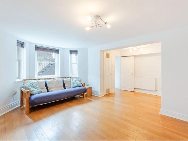 Apartment at Inglewood Road, Greater London