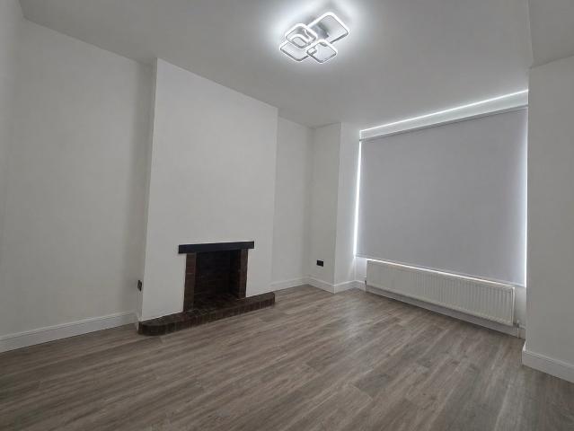 Apartment at Inglemere Road, Greater London