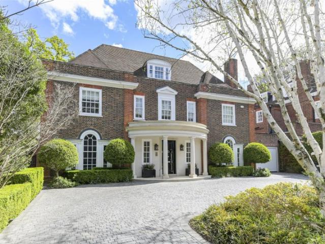 Apartment at INGRAM AVENUE, KENWOOD, N2