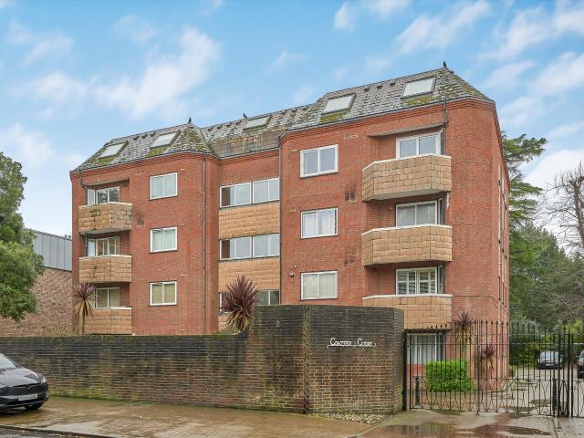 Apartment at Inner Park Road, Greater London