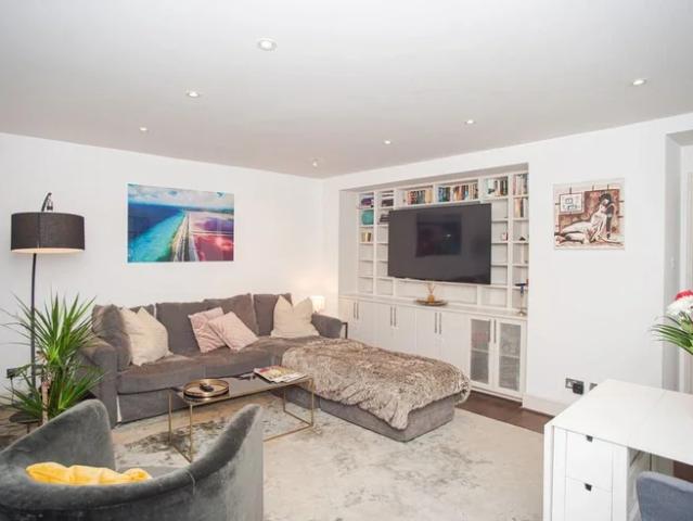 Apartment at Ifield Road, Greater London