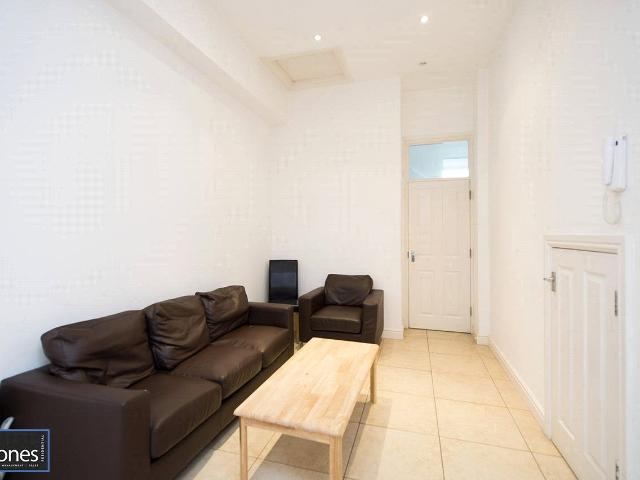 Apartment at Islip Street, Greater London