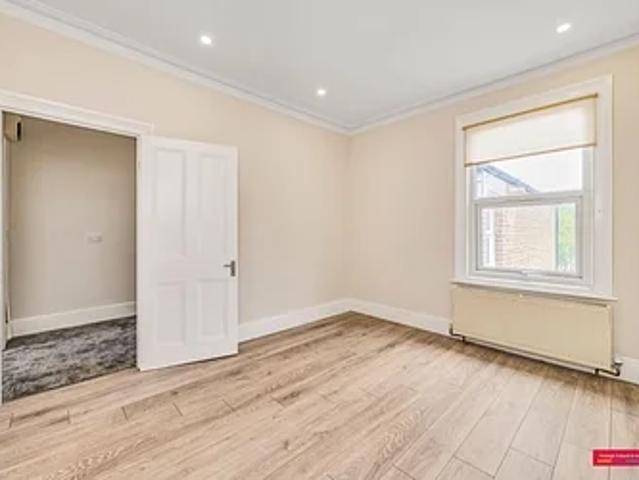 Apartment at Ivydale Road, Greater London