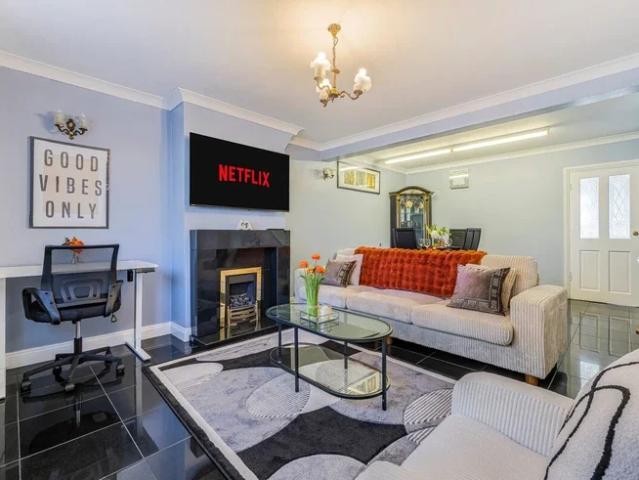 Apartment at Ivyhouse Road, Greater London