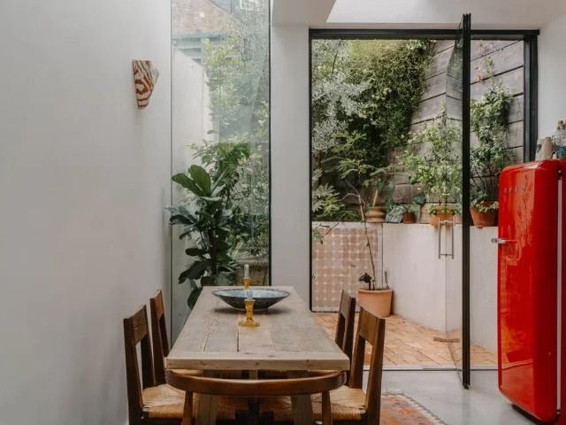 Apartment at Ivanhoe Road, Greater London