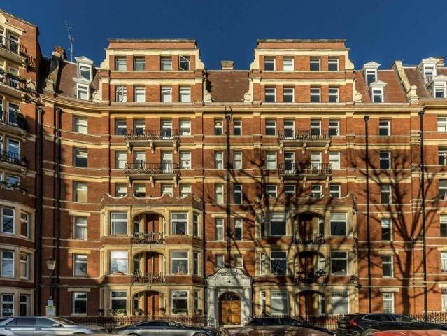 Apartment at Iverna Court, Greater London