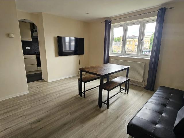 Apartment at John Silkin Lane, Greater London