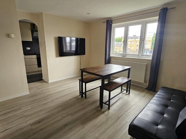 Apartment at John Silkin Lane, Greater London