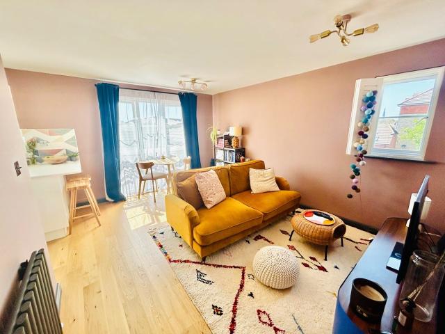 Apartment at Joseph Hardcastle Close, Greater London