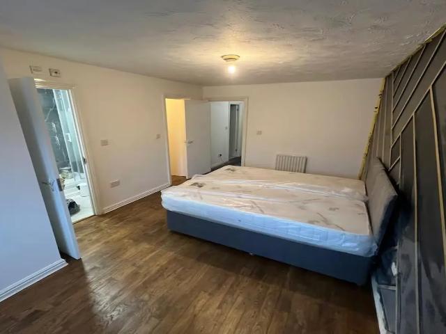 Apartment at Joseph Hardcastle Close, Greater London