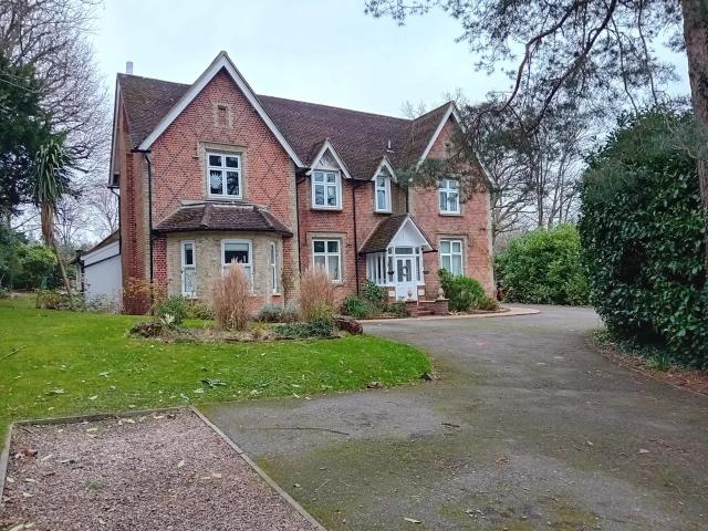Apartment at Jackman's Lane, Woking