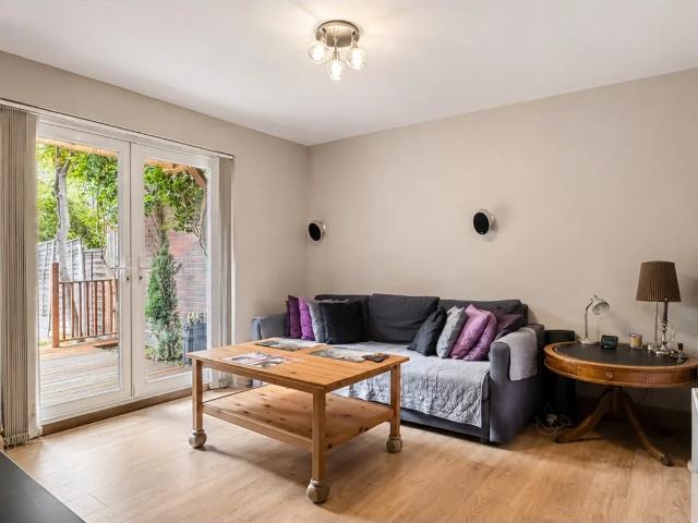 Apartment at Jade Close, Greater London