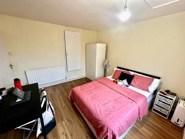 Apartment at Jamaica Street, Greater London