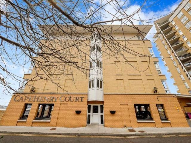 Apartment at Jamestown Way, Greater London