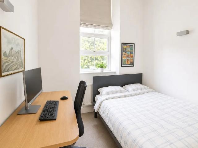 Apartment at James Weld Close, Southampton