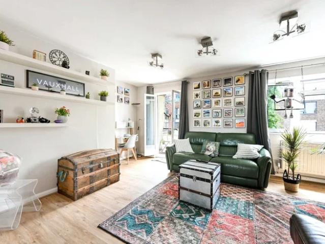 Apartment at Jeffrey's Road, Greater London