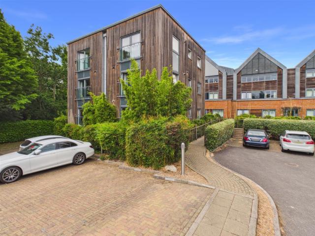 Apartment at Jessamy Road, Elmbridge