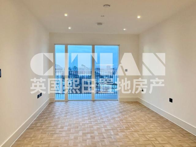 Apartment at Junction Approach, Greater London