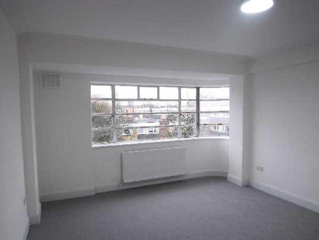 Apartment at Oman Avenue, Greater London