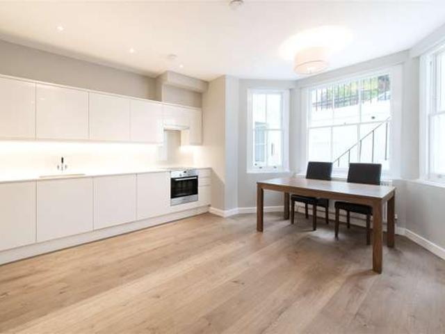 Apartment at Onslow Mews West, Greater London