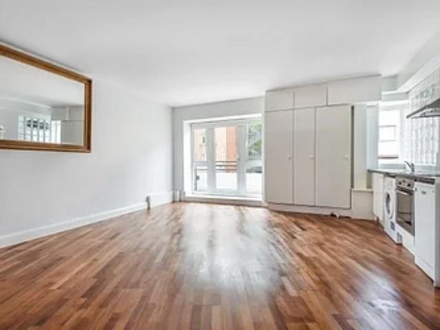 Apartment at Onslow Crescent, Greater London