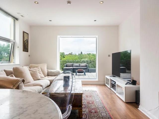 Apartment at Oak Avenue, Greater London
