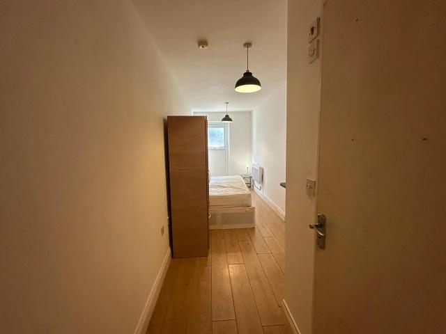 Apartment at Oak Cottage Close, Greater London