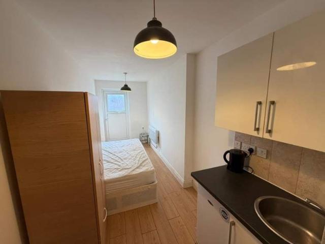 Apartment at Oak Cottage Close, Greater London