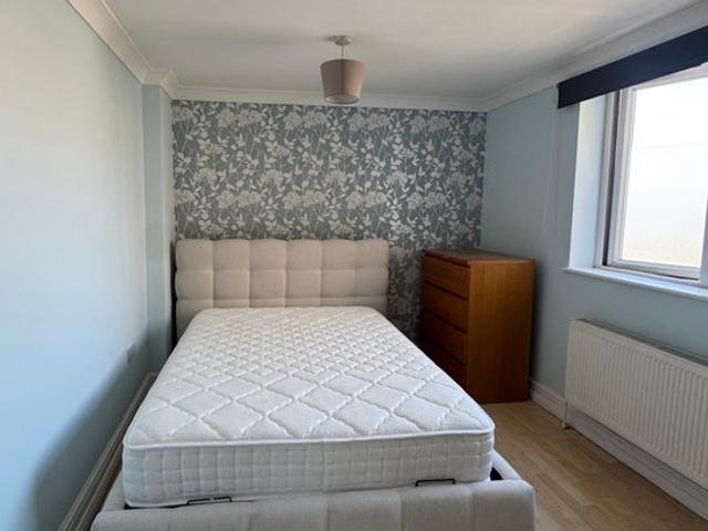 Apartment at Oak Crescent, Greater London