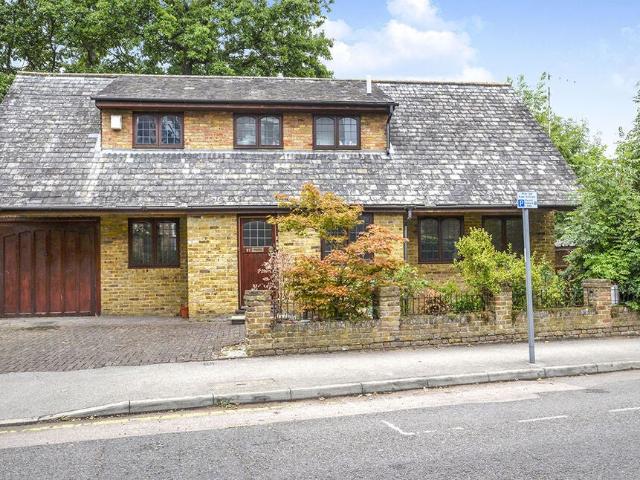 Apartment at Oak Hill Crescent, Greater London